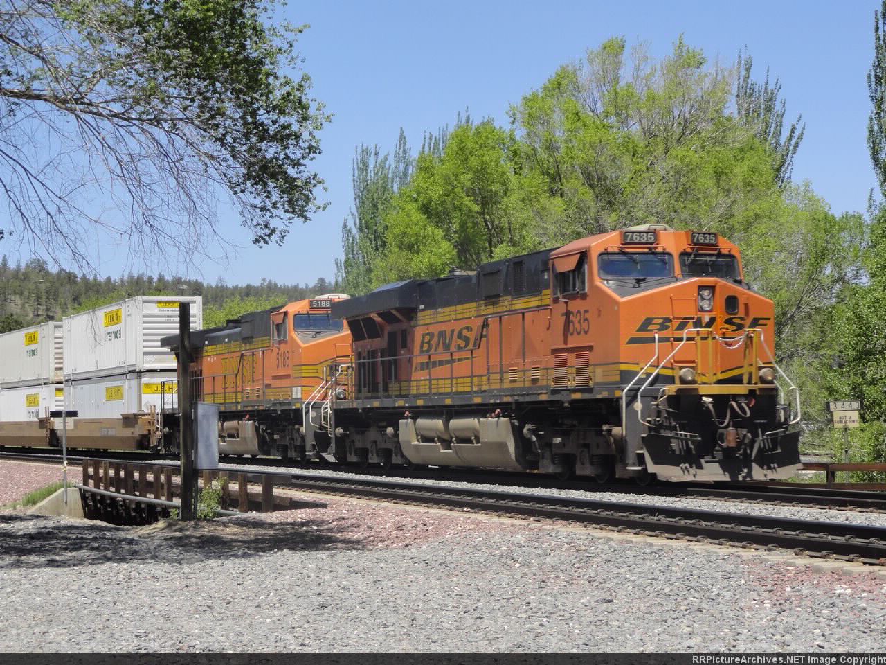 BNSF 7635